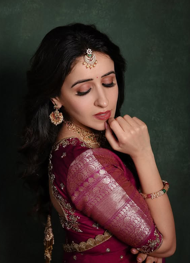 సంబరాల సంక్రాంతి అంటూ అందంగా ముస్తాబైన అన్షు అమ్మడు | The beautiful actress Anshu Sagar ...